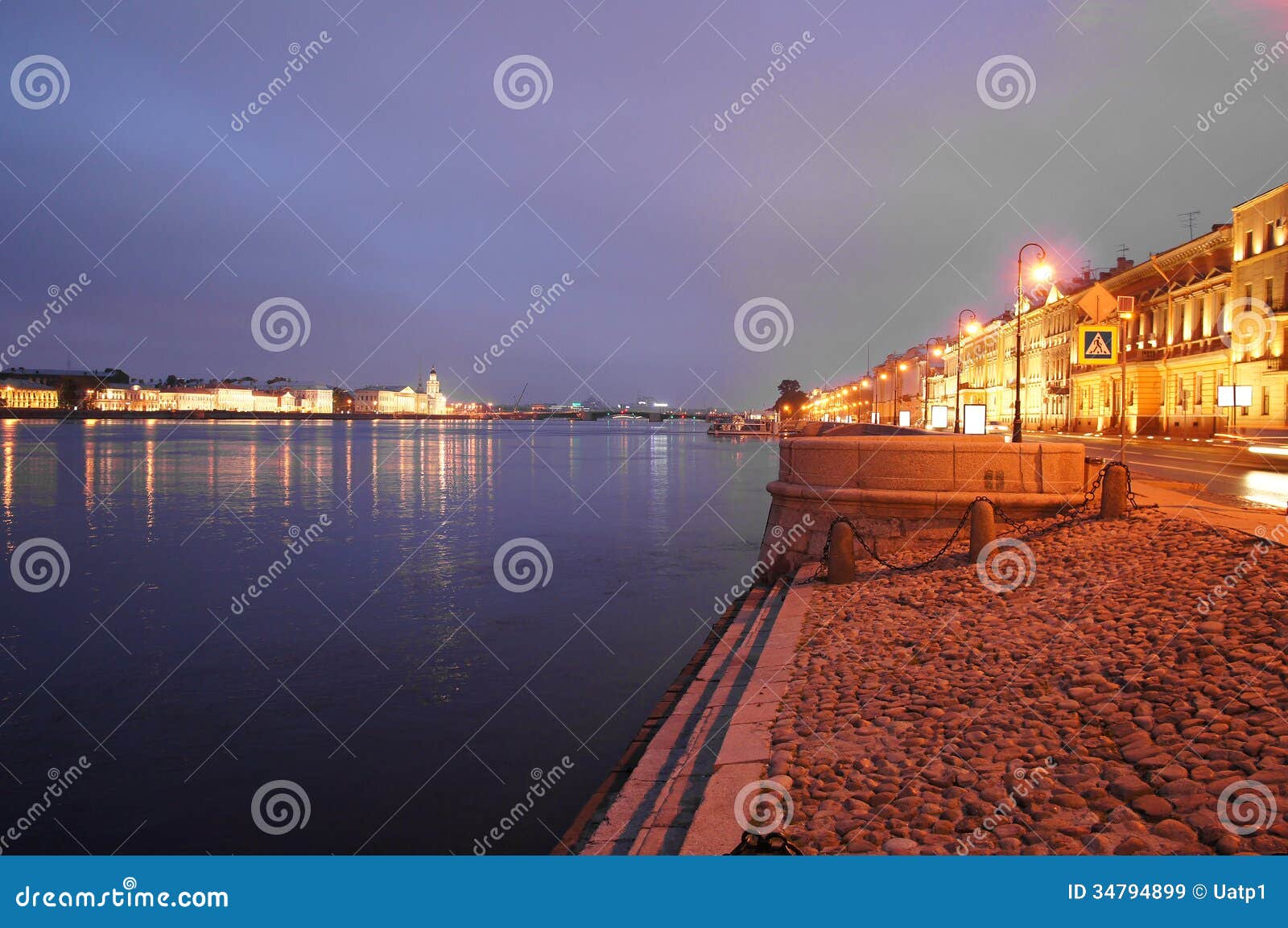 Neva stock afbeelding. Image of rusland, schemer, stedelijk - 34794899