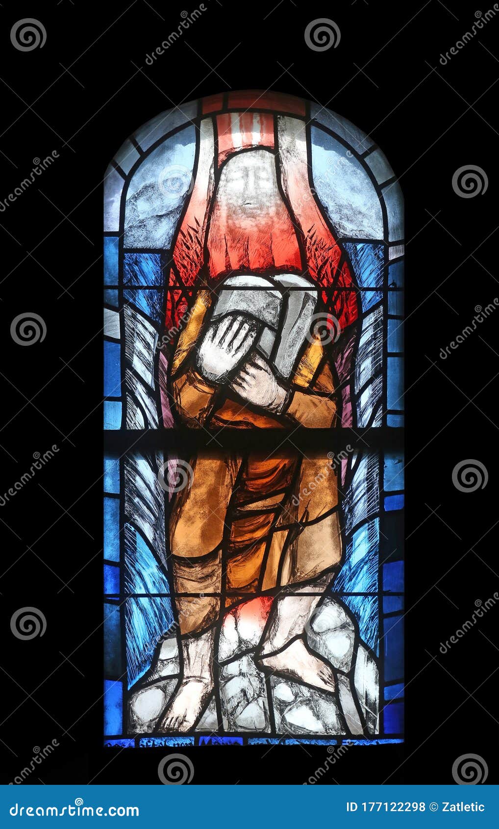 Nevels Gekleurd Glas in St. De Kerk Van James in De Duitse Hohenberg ...