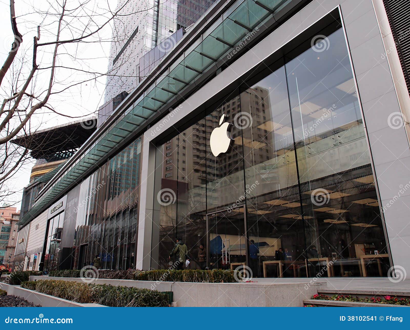 A New Apple Store in Shanghai Editorial Photo - Image of artist ...