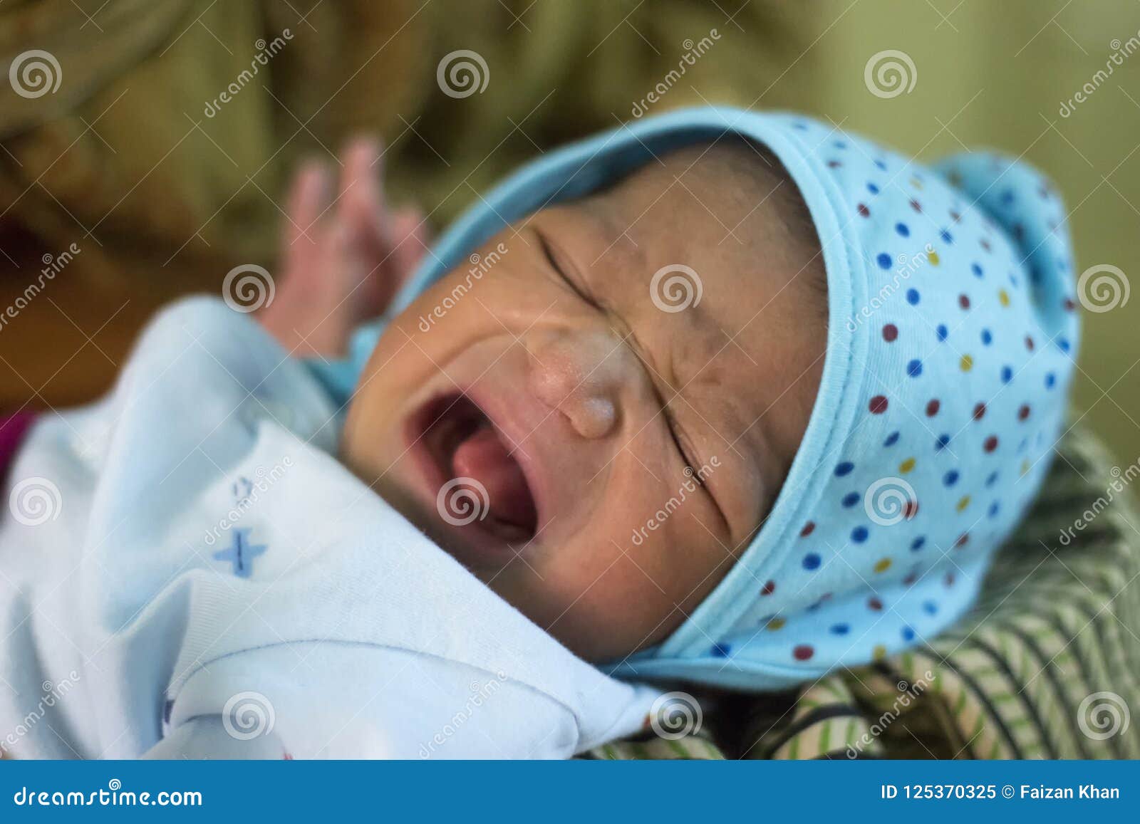 New born Baby crying stock image. Image of baby, birth - 125370325