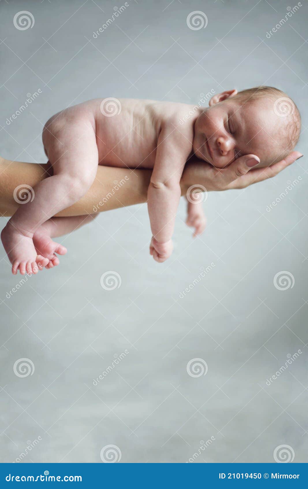 New Born Baby Resting on Mom S Hand. Stock Photo - Image of closeup ...
