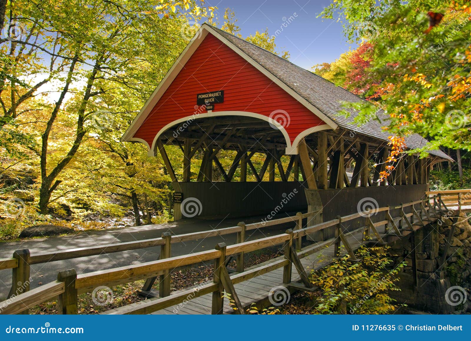 New England covered bridge stock image. Image of fall - 11276635