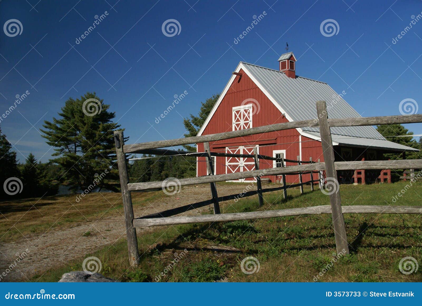 New England red barn stock image. Image of rail, treeline - 3573733
