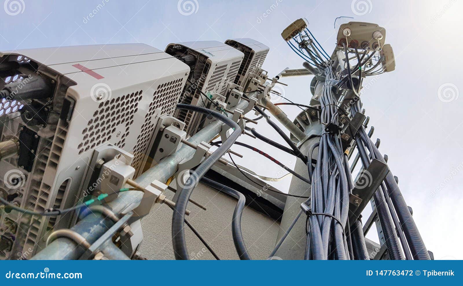 New 5G Radio Network Telecommunication Equipment with Radio Modules and ... New 5G Radio Network Telecommunication Equipment with Radio Modules and ...