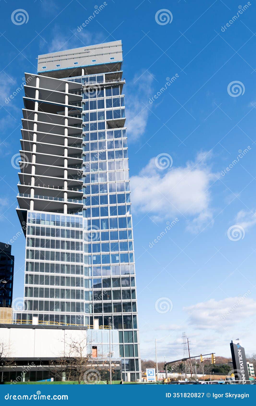 A New High-rise Office Building in Reston, VA Editorial Photography ...