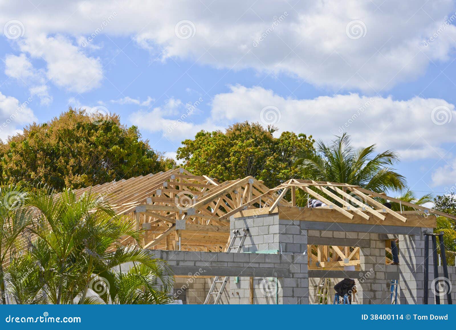 New Home Under Construction Stock Photo - Image of cloudscape, roof ...