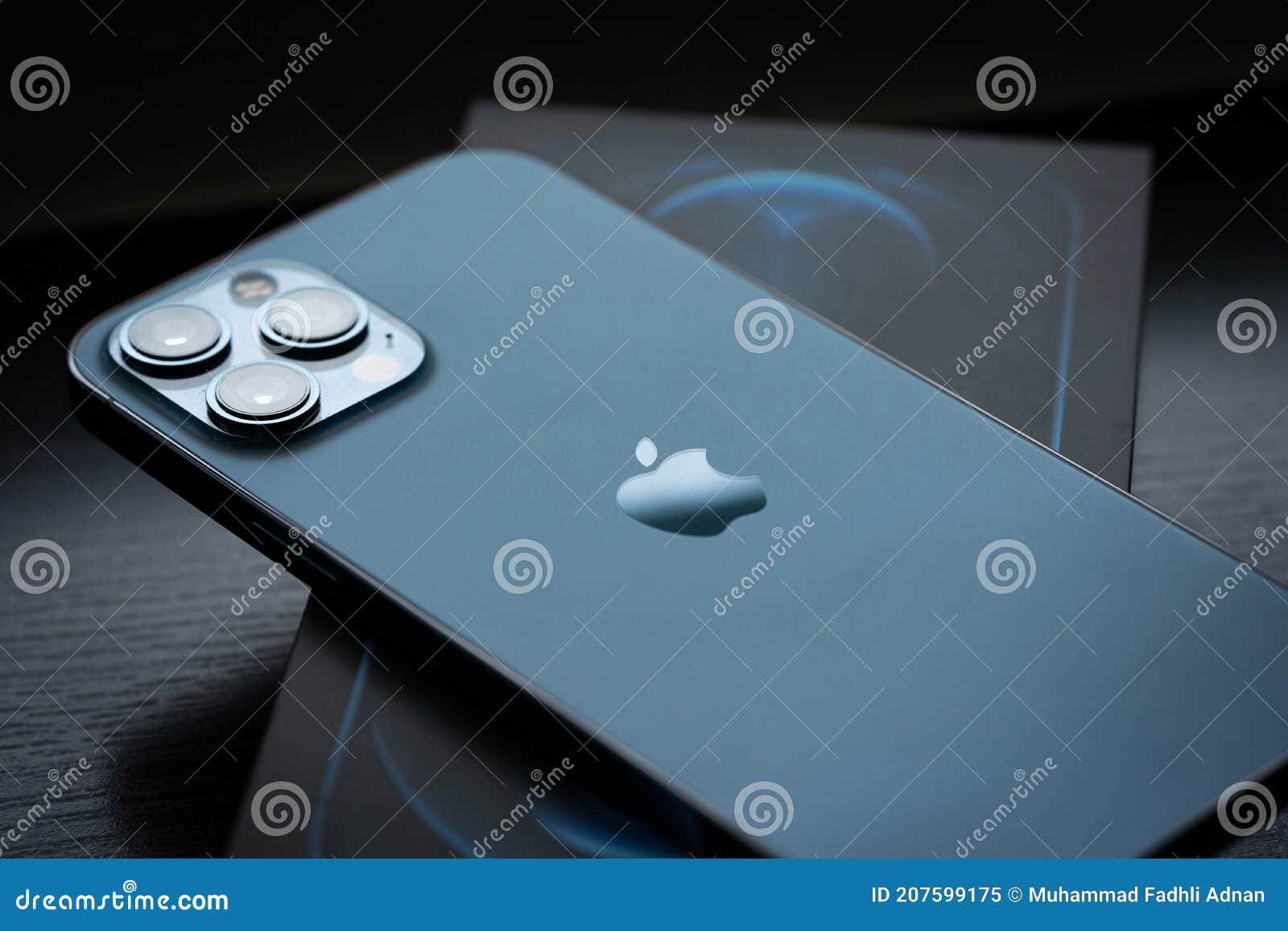 The new iphone 12 pro max editorial image. Image of hand - 207599175