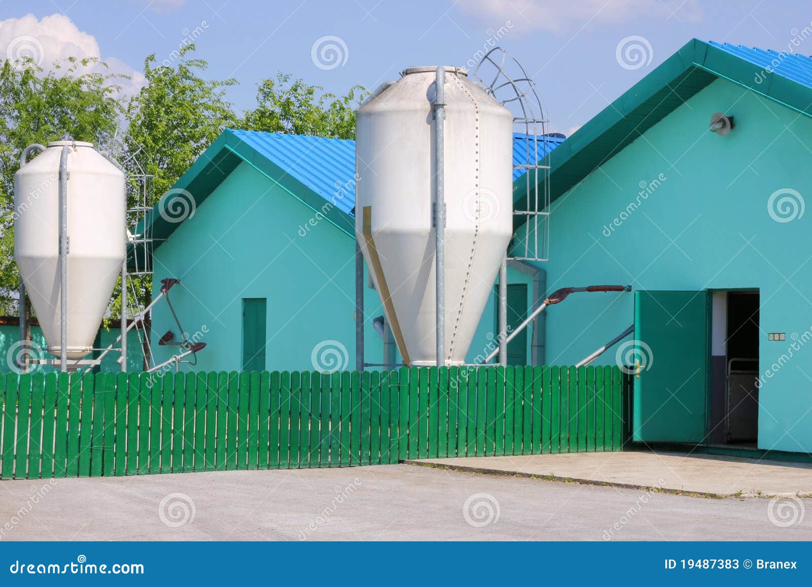 New modern pig farm stock image. Image of feeding, farming - 19487383