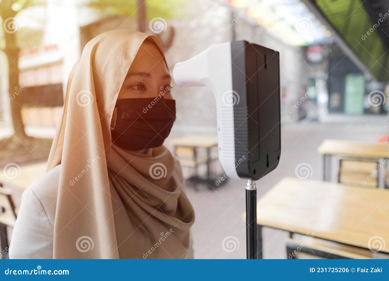 Close-up of Forehead Using Body Temperature Check Stock Photo - Image ...