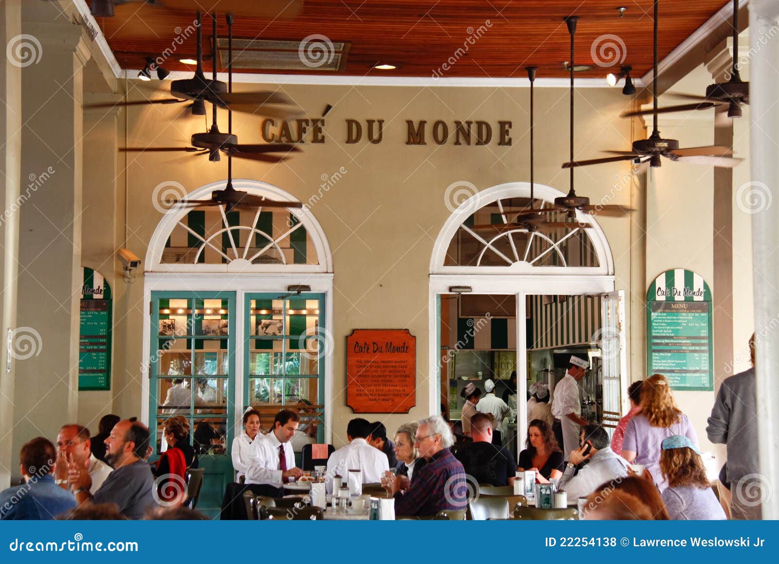 New Orleans Cafe Du Monde Patrons Editorial Stock Photo - Image of ...