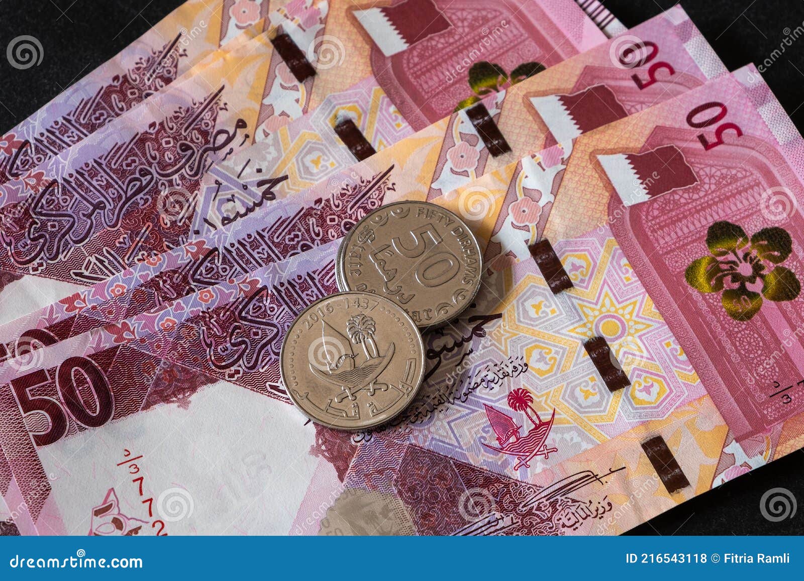 New 50 Qatari Riyal Banknote Stock Photo - Image of notes, east: 216543118