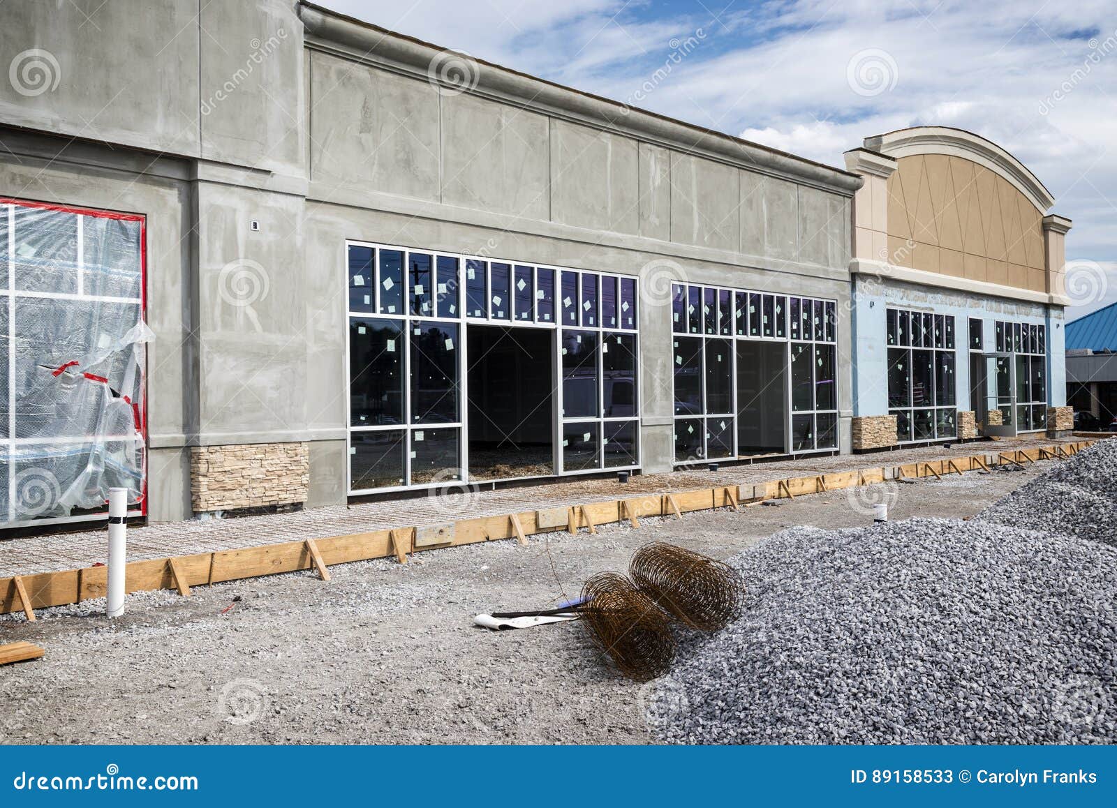 A New Retail Strip Center Under Construction Stock Image - Image of ...
