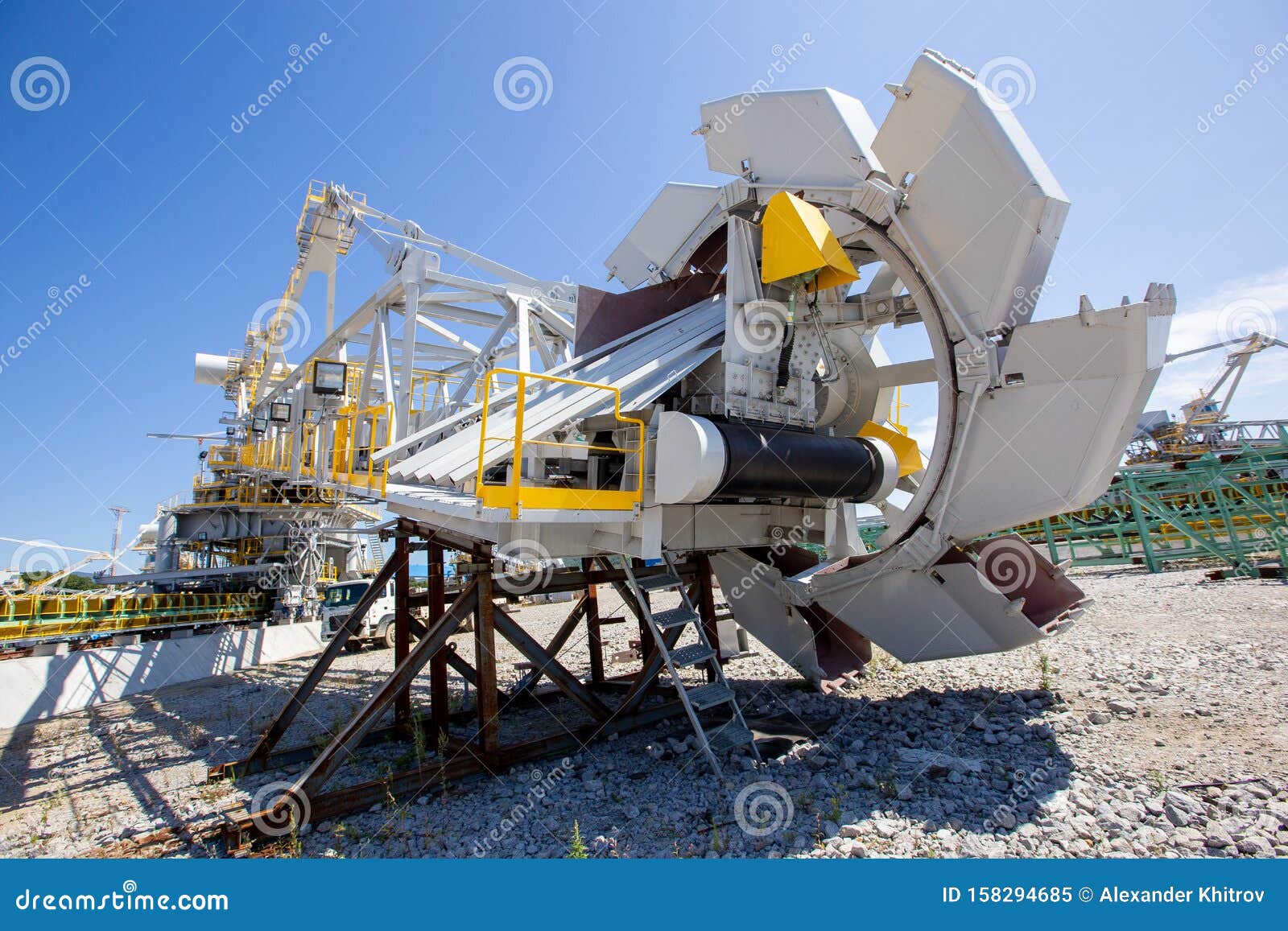 New Stacker-reclaimer for Stacking Coal or Other Bulk Material ...