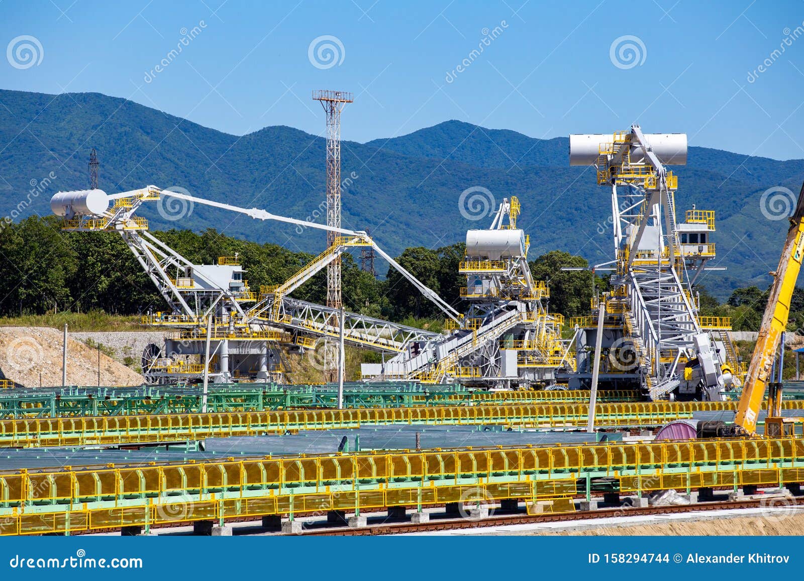 New Stacker-reclaimer for Stacking Coal or Other Bulk Material Stock ...