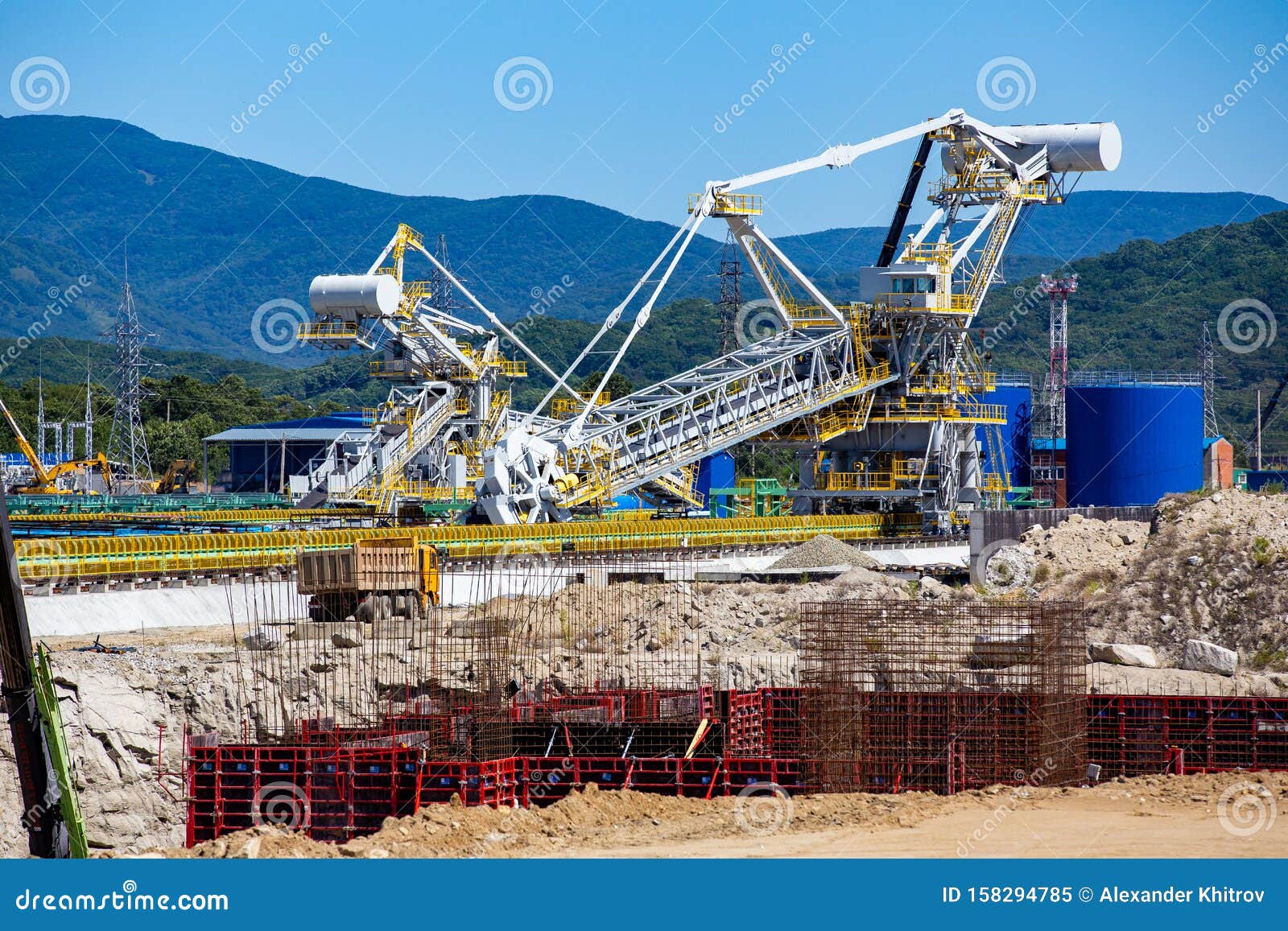 New Stacker-reclaimer for Stacking Coal or Other Bulk Material Stock ...