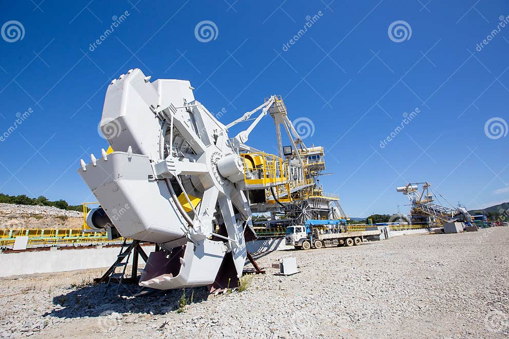 New Stacker-reclaimer for Stacking Coal or Other Bulk Material Stock ...