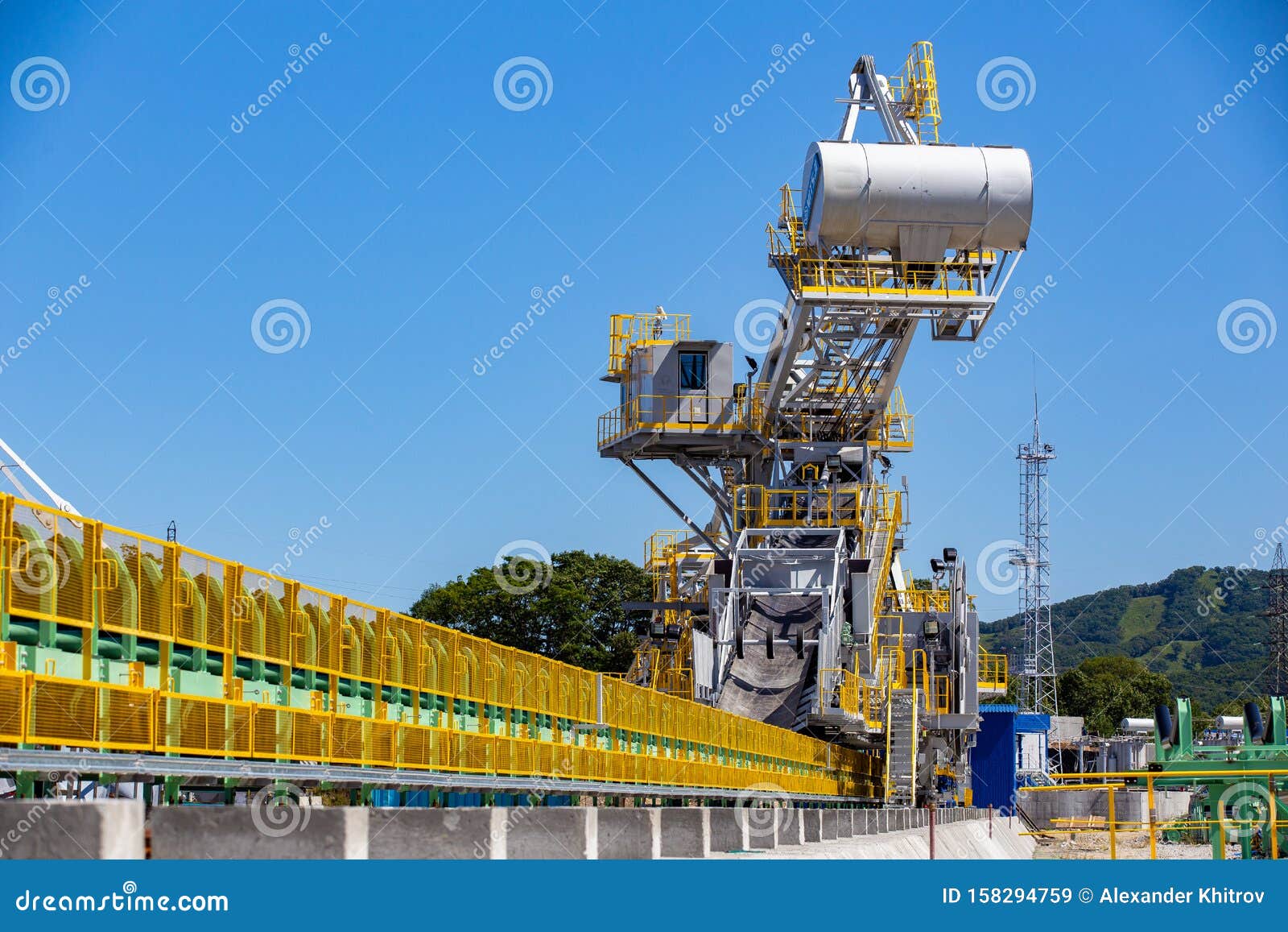 New Stacker-reclaimer for Stacking Coal or Other Bulk Material Stock ...