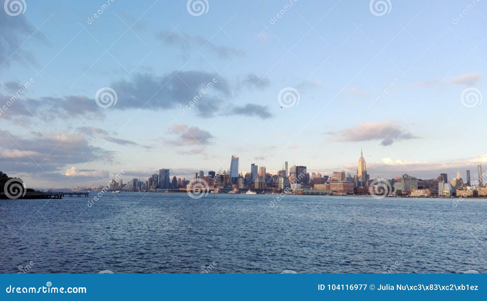 New York immagine stock. Immagine di cielo, fiume, mare - 104116977