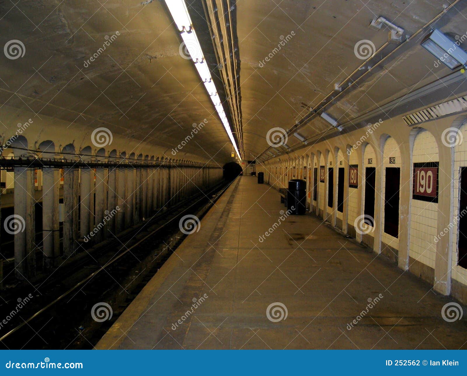 New York City Subway Station Stock Photo - Image of platform, train: 252562
