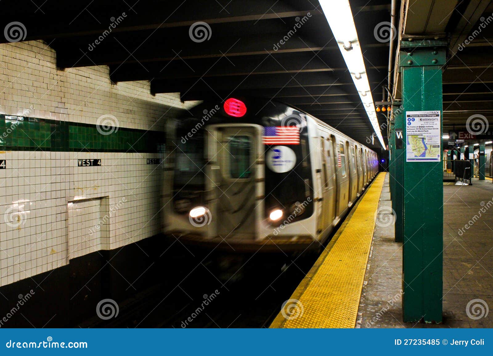 New York City Subway Station. Editorial Image - Image of passengers ...