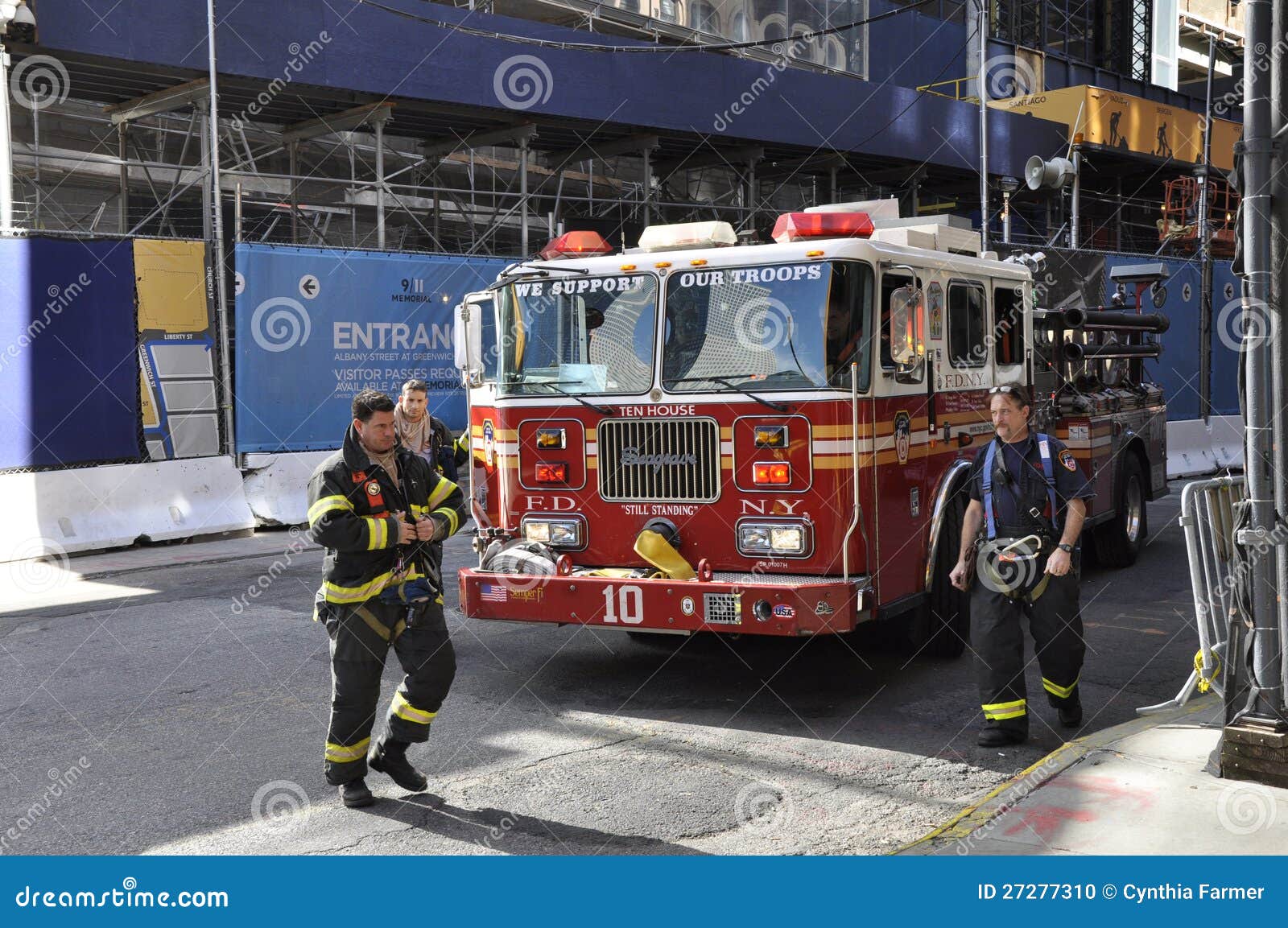 New York Firetruck 10 and Firemen Editorial Image - Image of teamwork ...