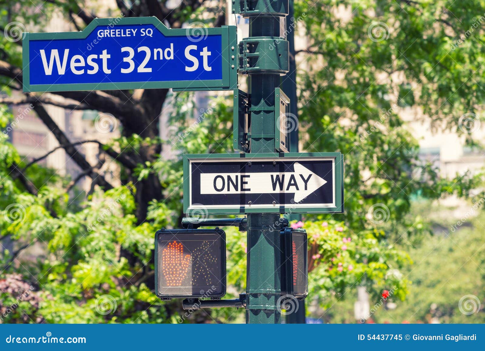 New York. 32nd Street Intersection Sign in Manhattan Stock Image ...