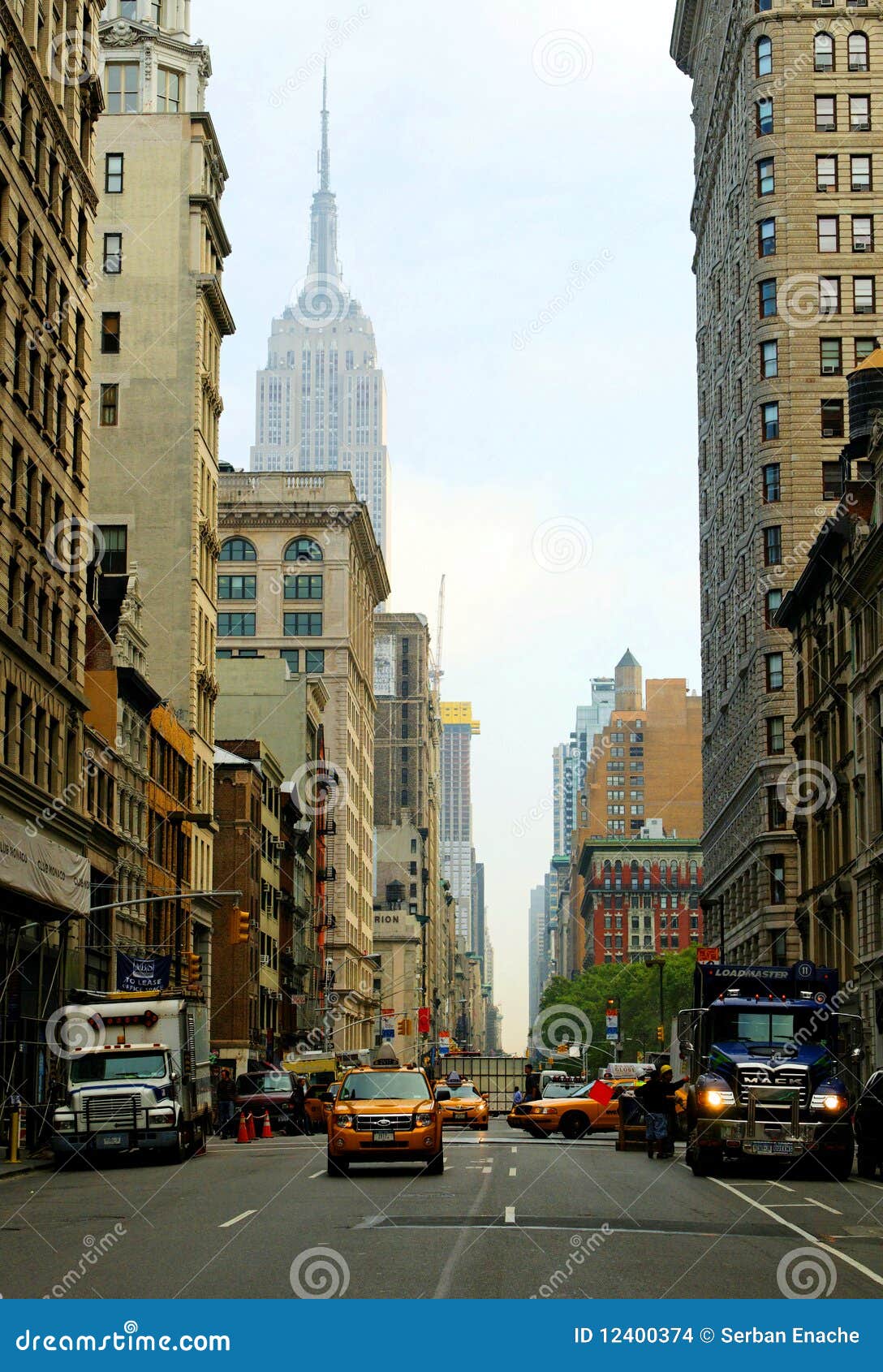 New York streets editorial stock image. Image of cars - 12400374