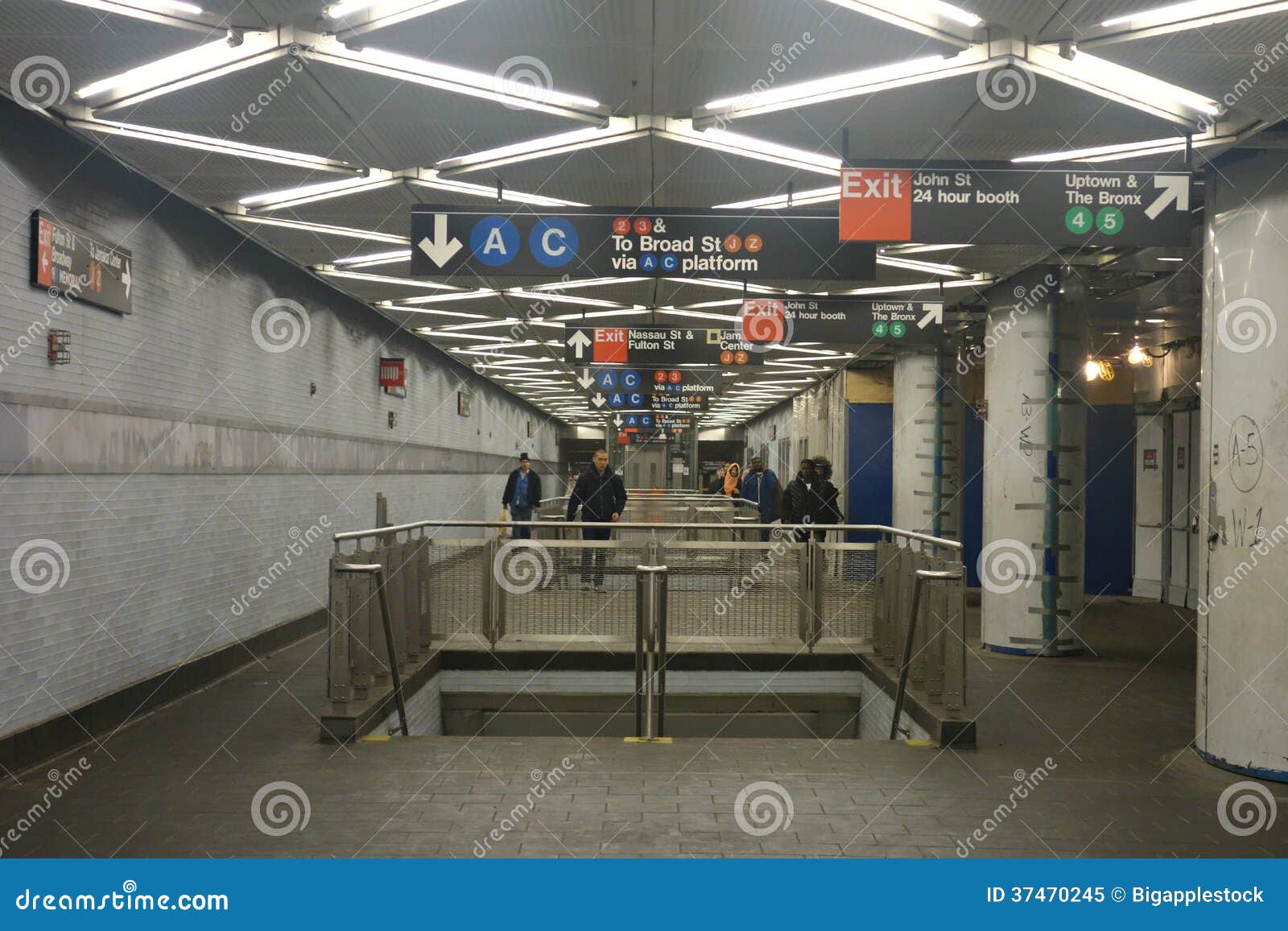New York City Subway Station Editorial Image - Image of transportation ...