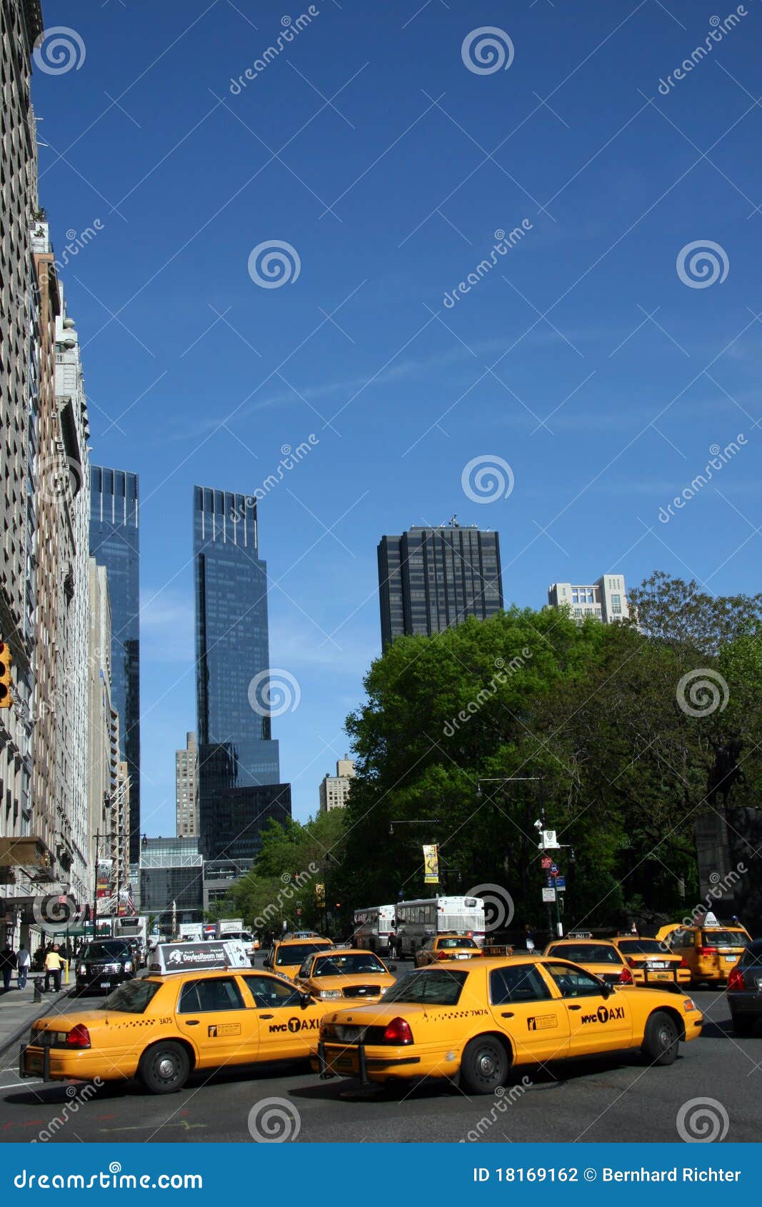 New York Taxi Line Next To JetBlue Terminal 5 At John F Kennedy ...