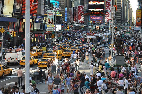 New York Times Square Crowd Editorial Stock Photo - Image of leisure ...