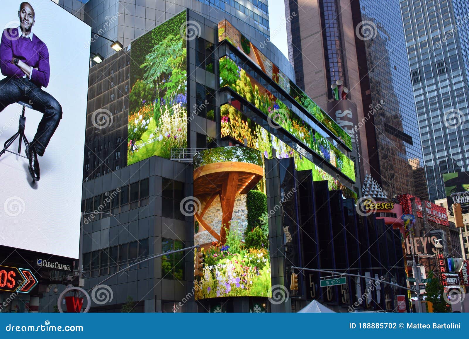 New York / USA - 15/06/2017 - Panoramic View of Times Square Editorial ...