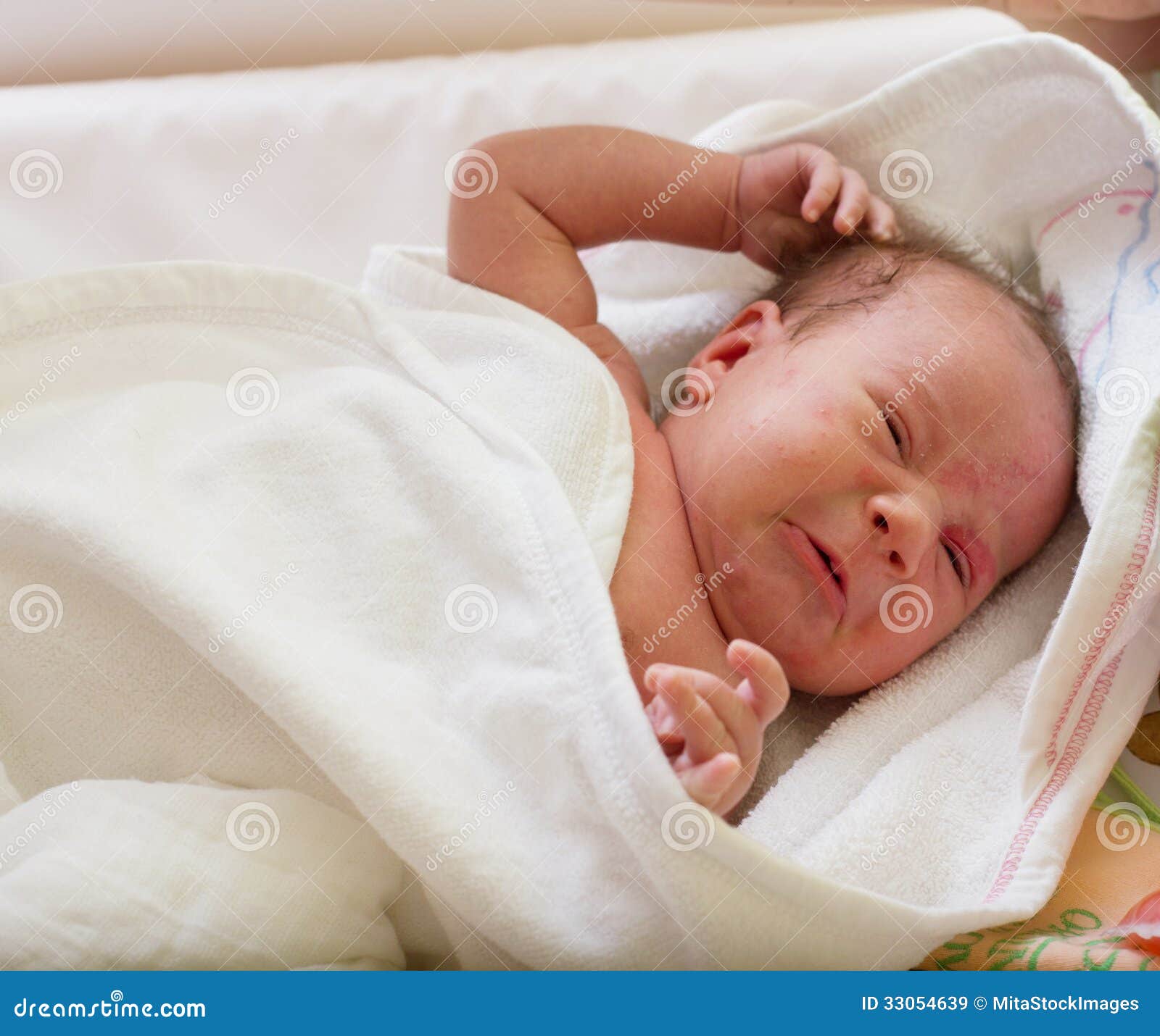 Newborn baby crying stock image. Image of child, cute - 33054639