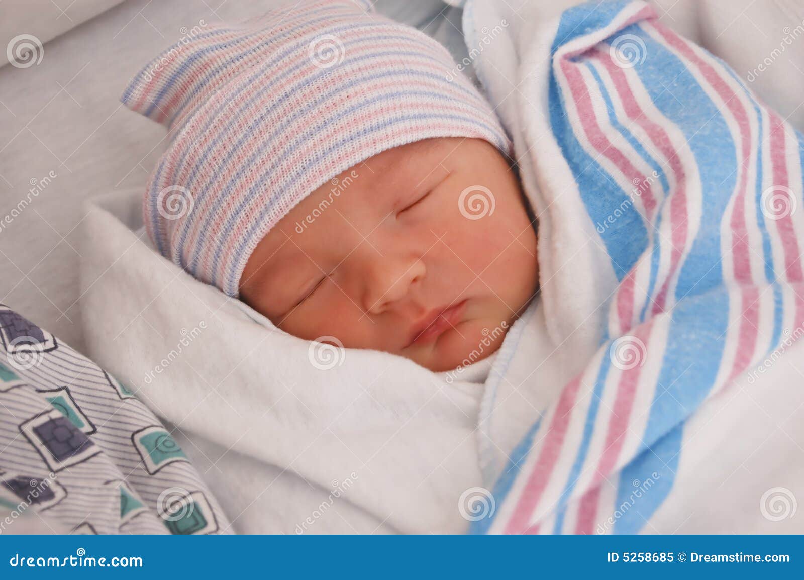 Newborn Baby in the Hospital Stock Image - Image of girl, ward: 5258685