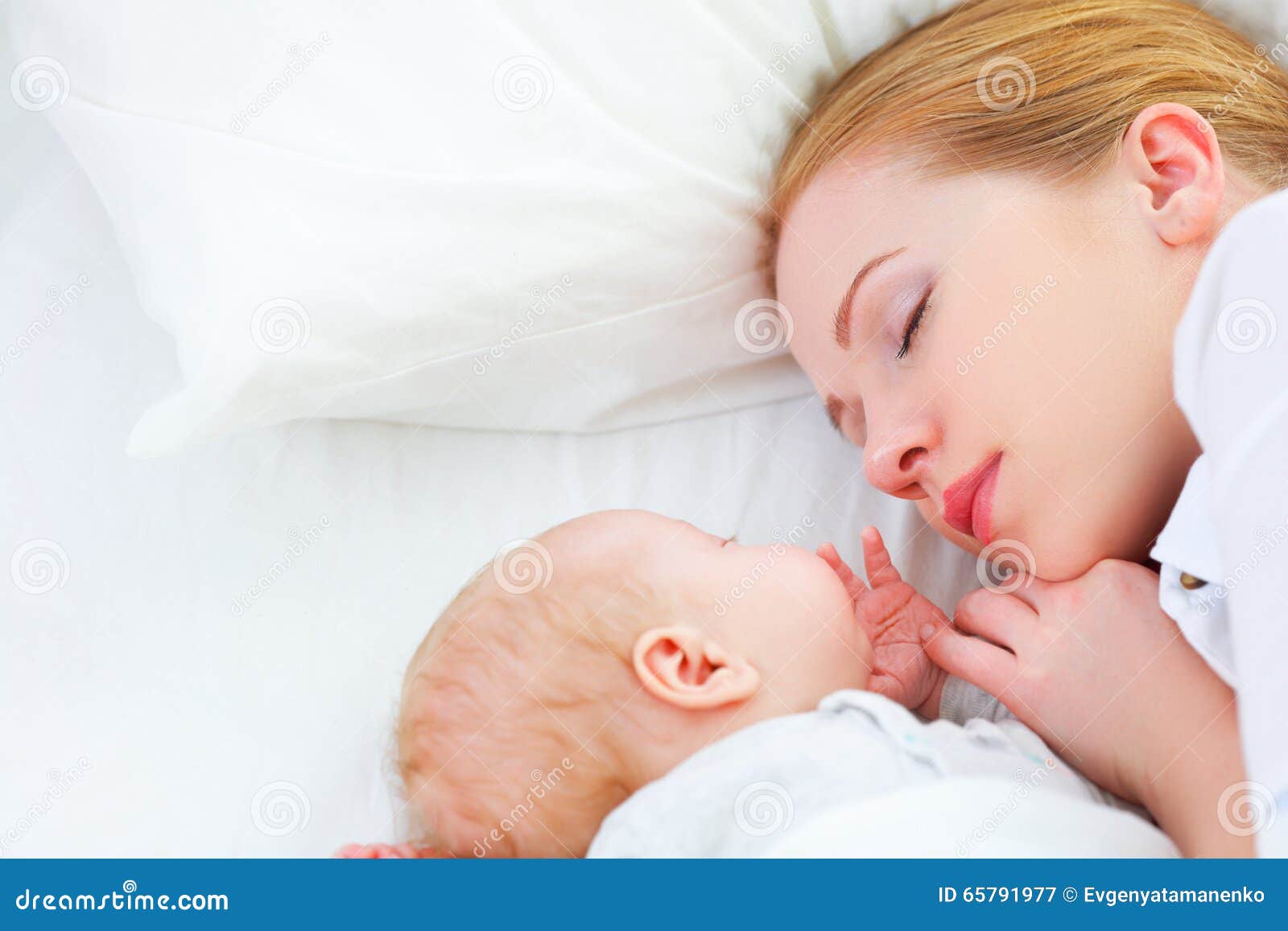 Newborn Baby and Mother Sleeping Together Stock Image - Image of infant ... Newborn Baby and Mother Sleeping Together Stock Image - Image of infant ...