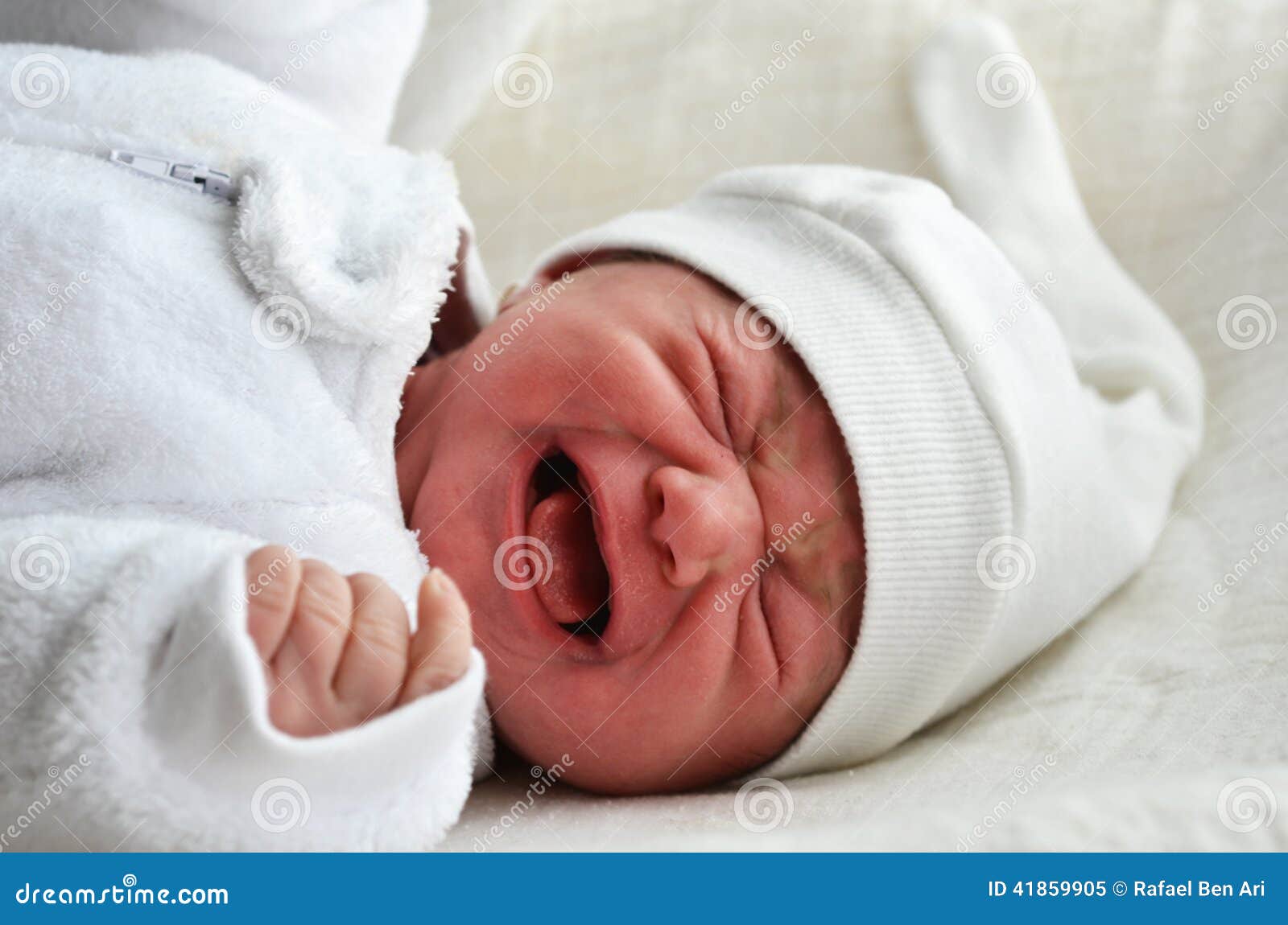 Newborn Baby Screaming Stock Photo - Image: 41859905