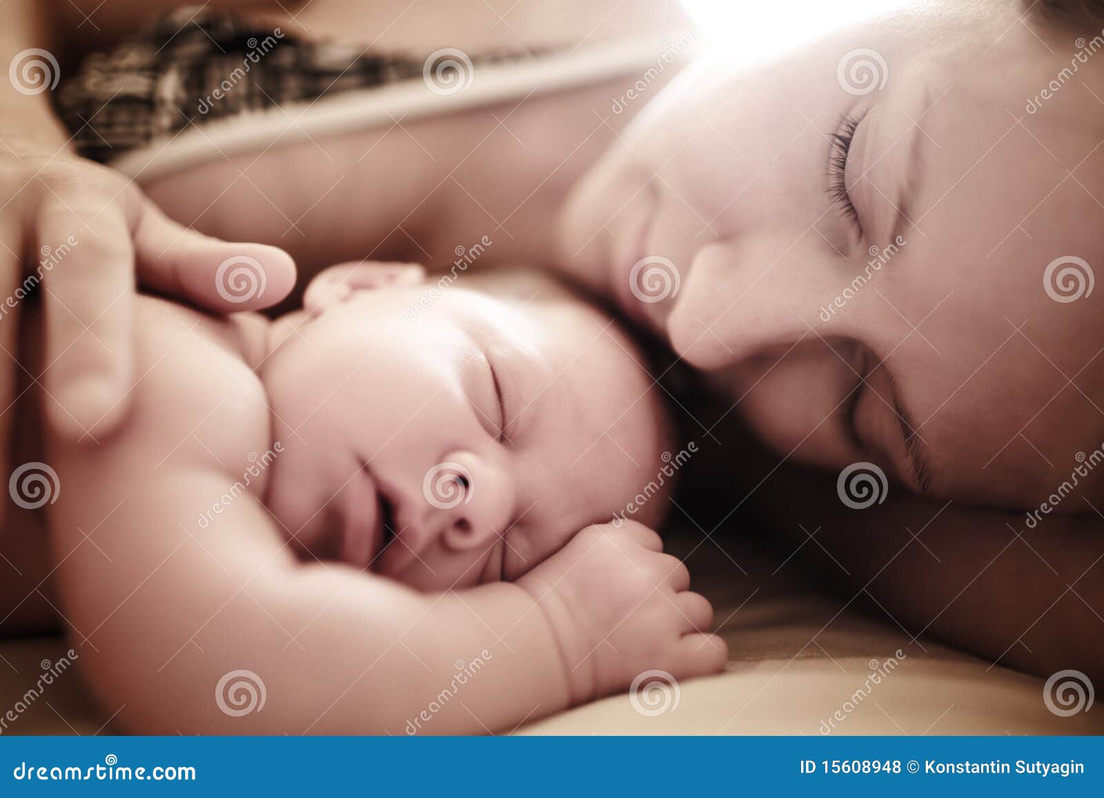 Newborn Baby Belly Cord. Baby Umbilical Cord And Dried Skin Stock ...