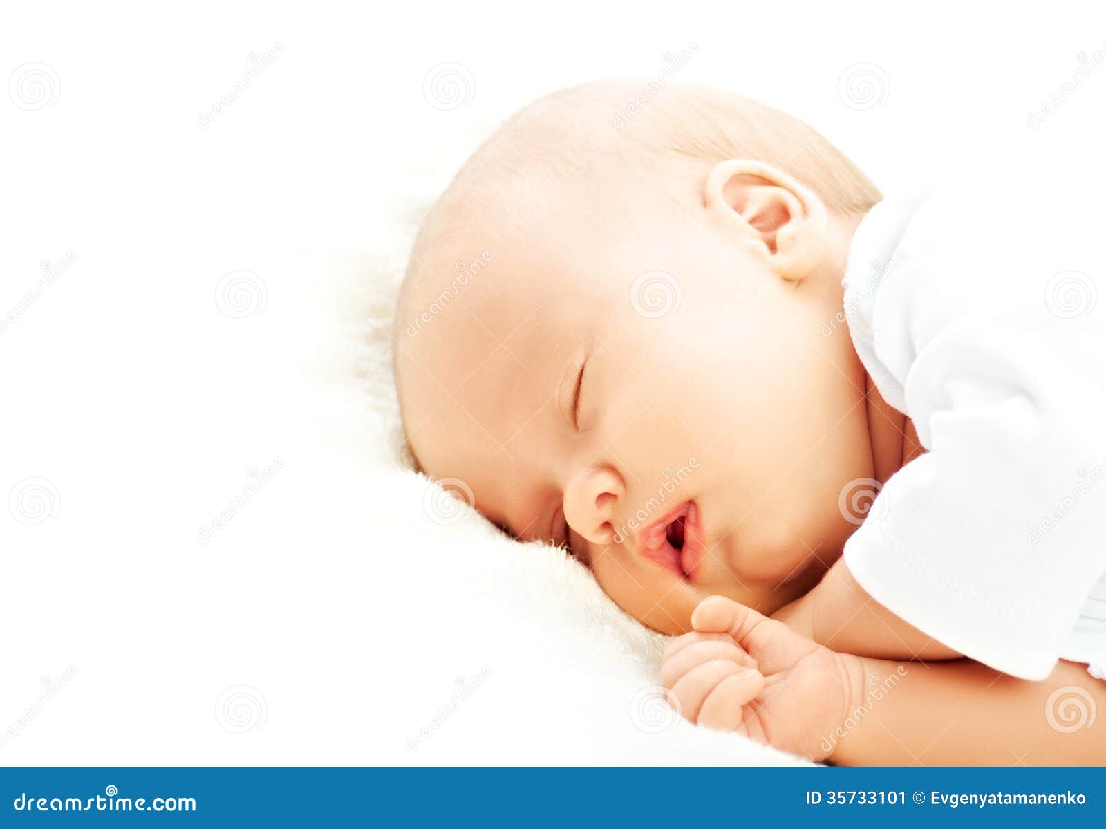 Newborn baby sleeps stock image. Image of portrait, blanket - 35733101