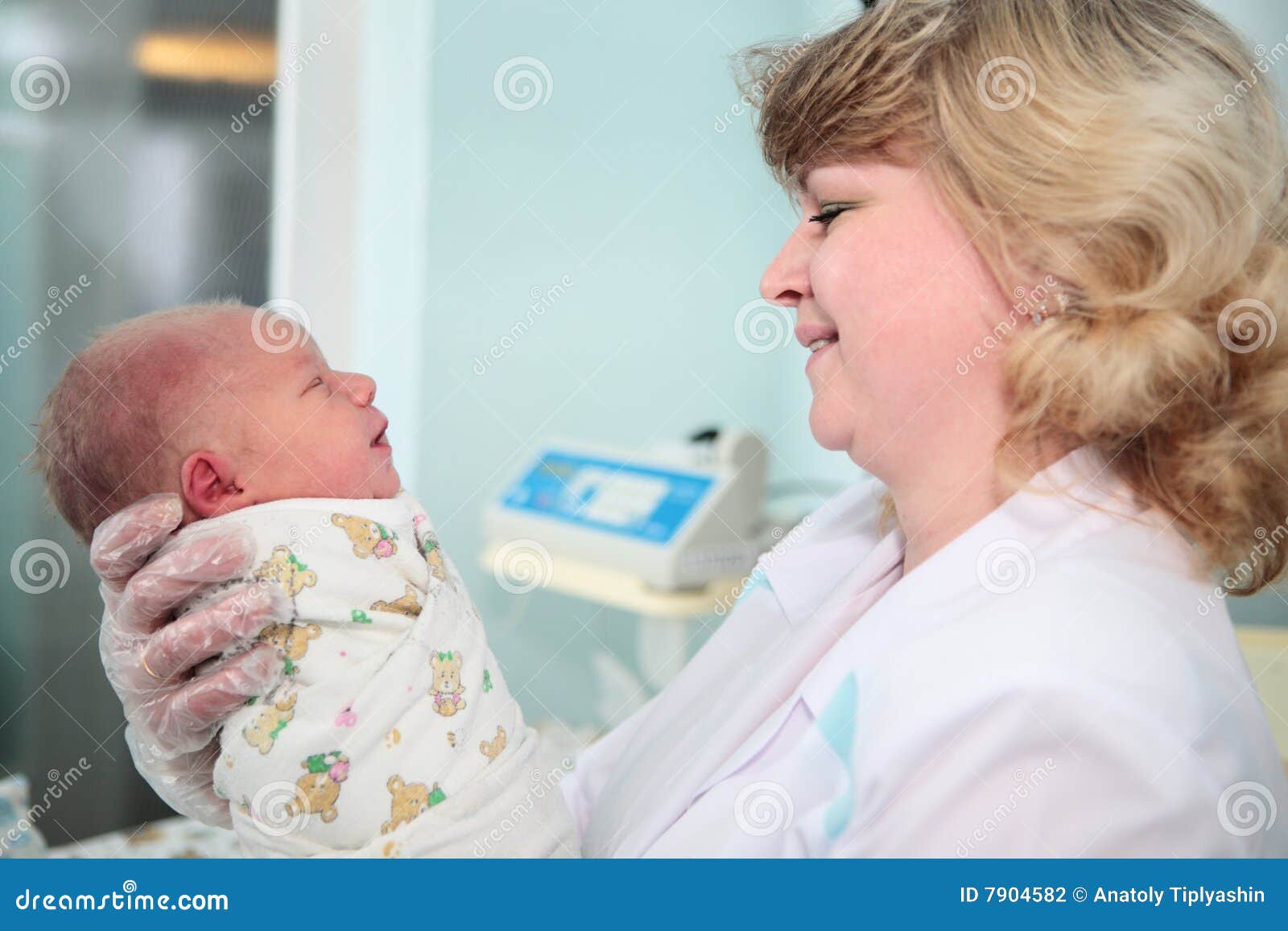 Newborn in Childbearing Centre Stock Photo - Image of delivery, midwife ...