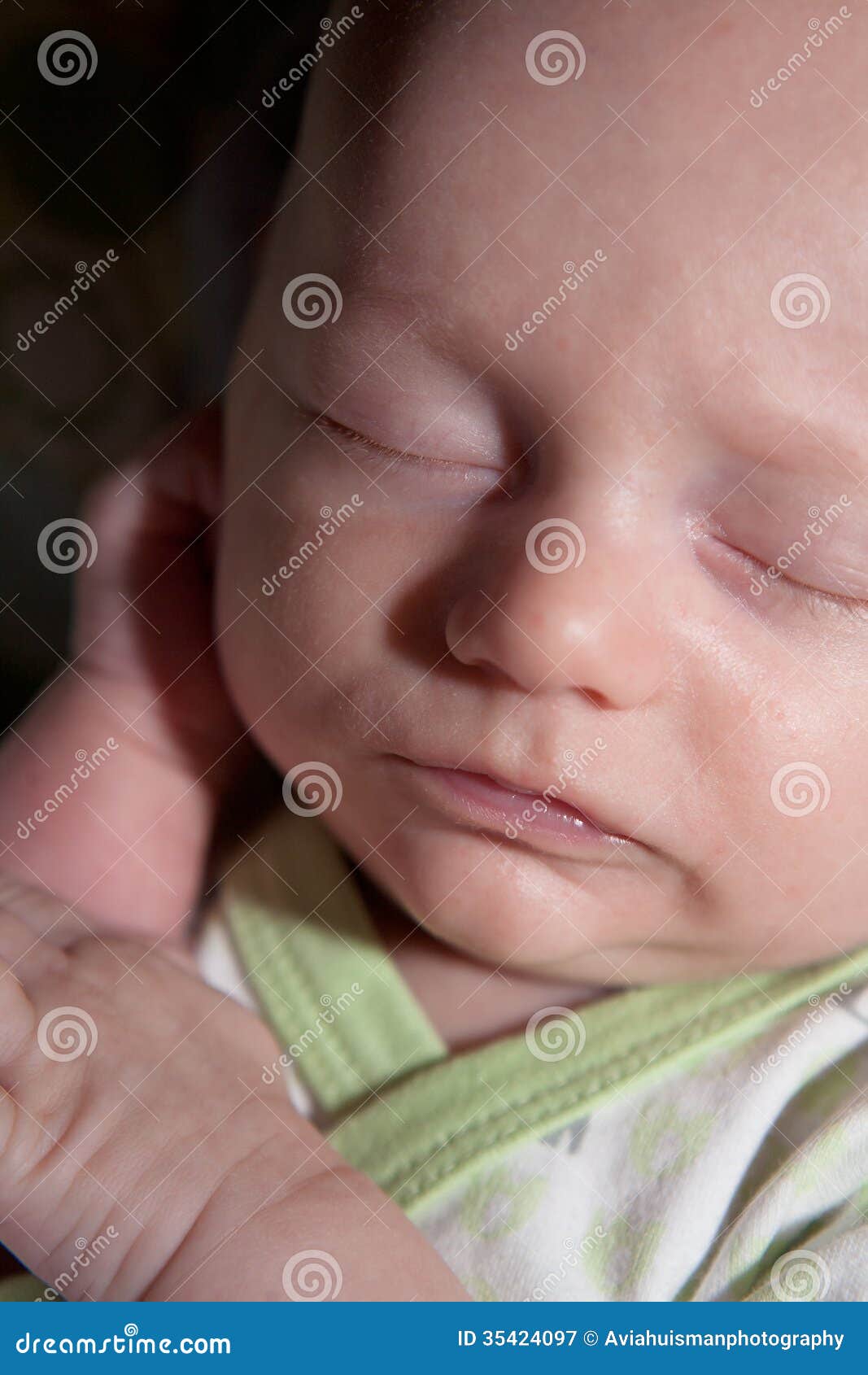 Newborn Sleeping stock image. Image of beauty, dreams - 35424097
