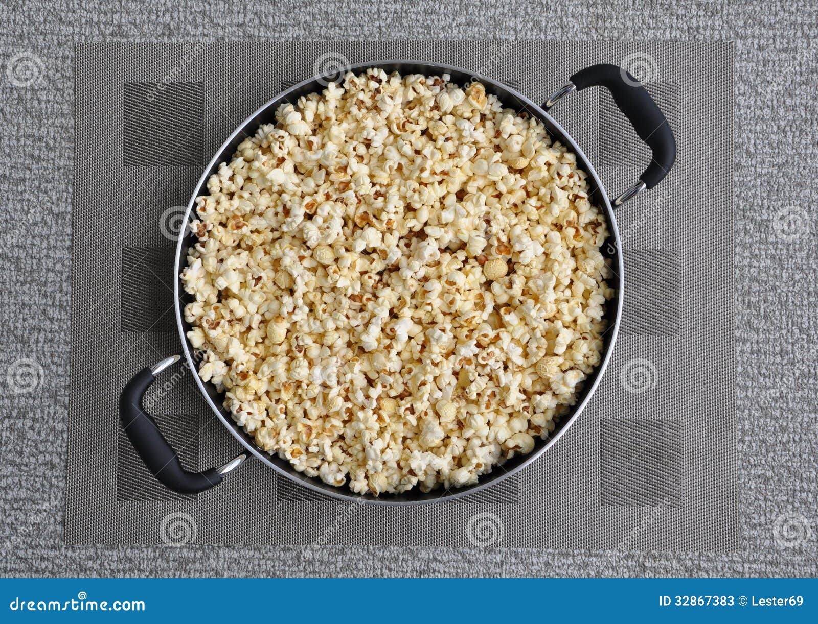 Newly Cooked Popcorn in a Pan Stock Image - Image of cooked, appetizer ...