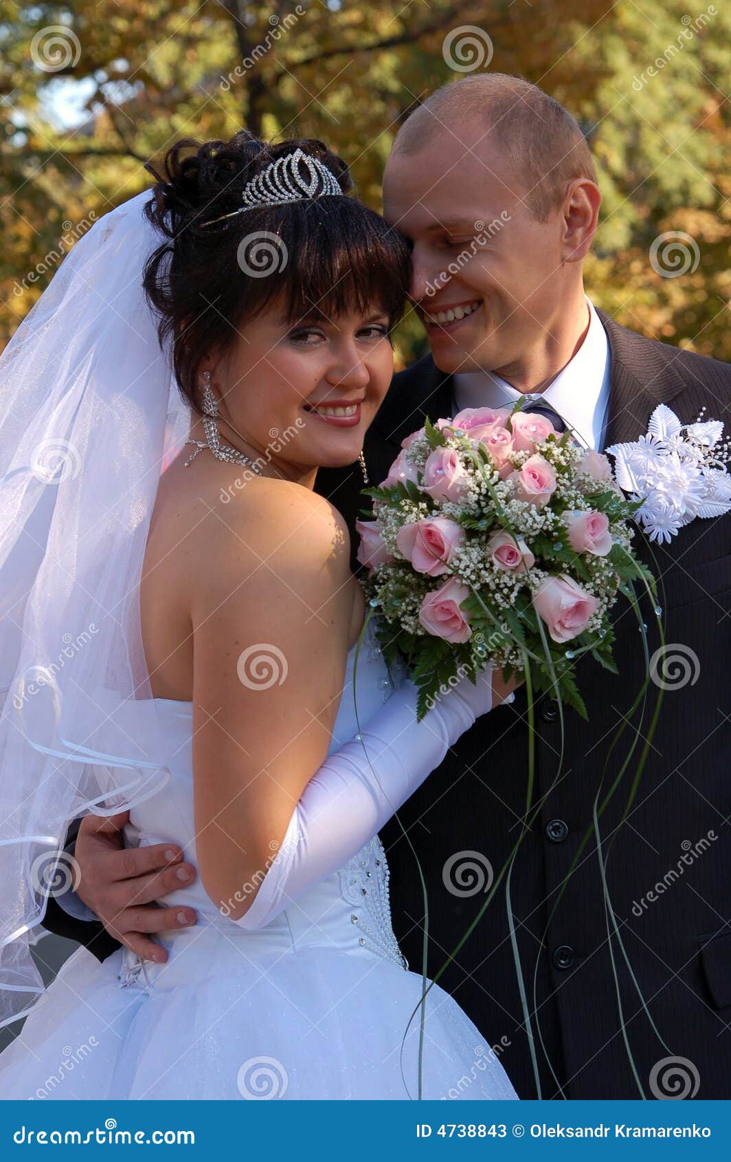 Newly wedded couple stock image. Image of necktie, events - 4738843