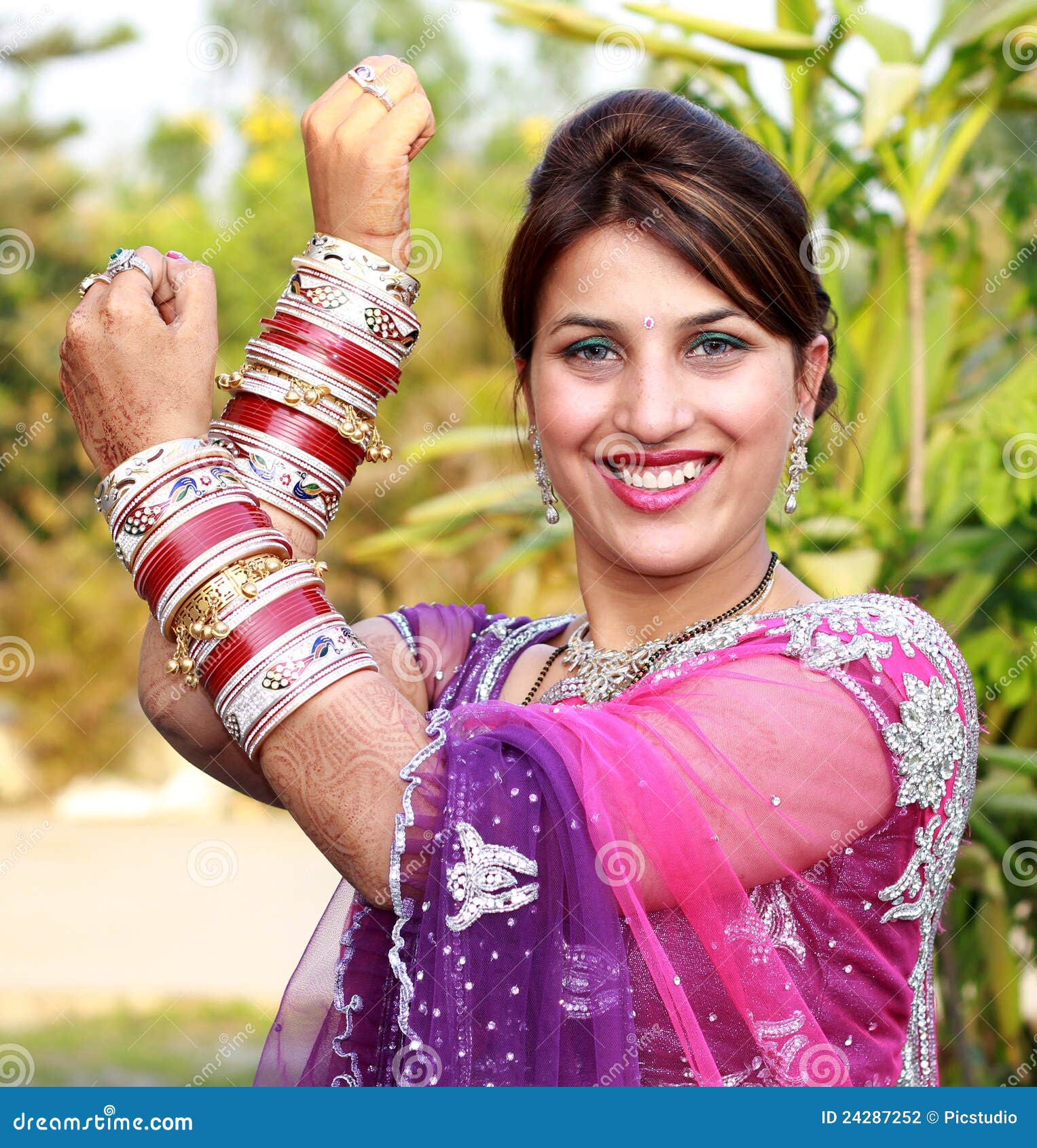 Newly wedded girl stock photo. Image of mehndi, smile - 24287252