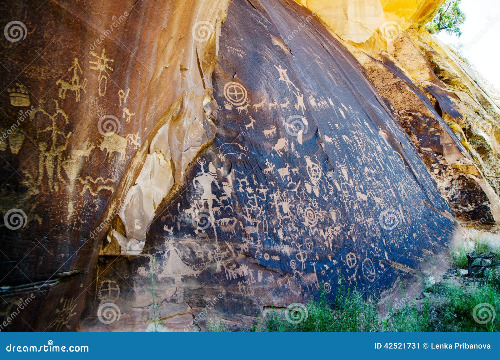 The Newspaper Rock, Utah, USA Stock Image - Image of cave, paintings ...
