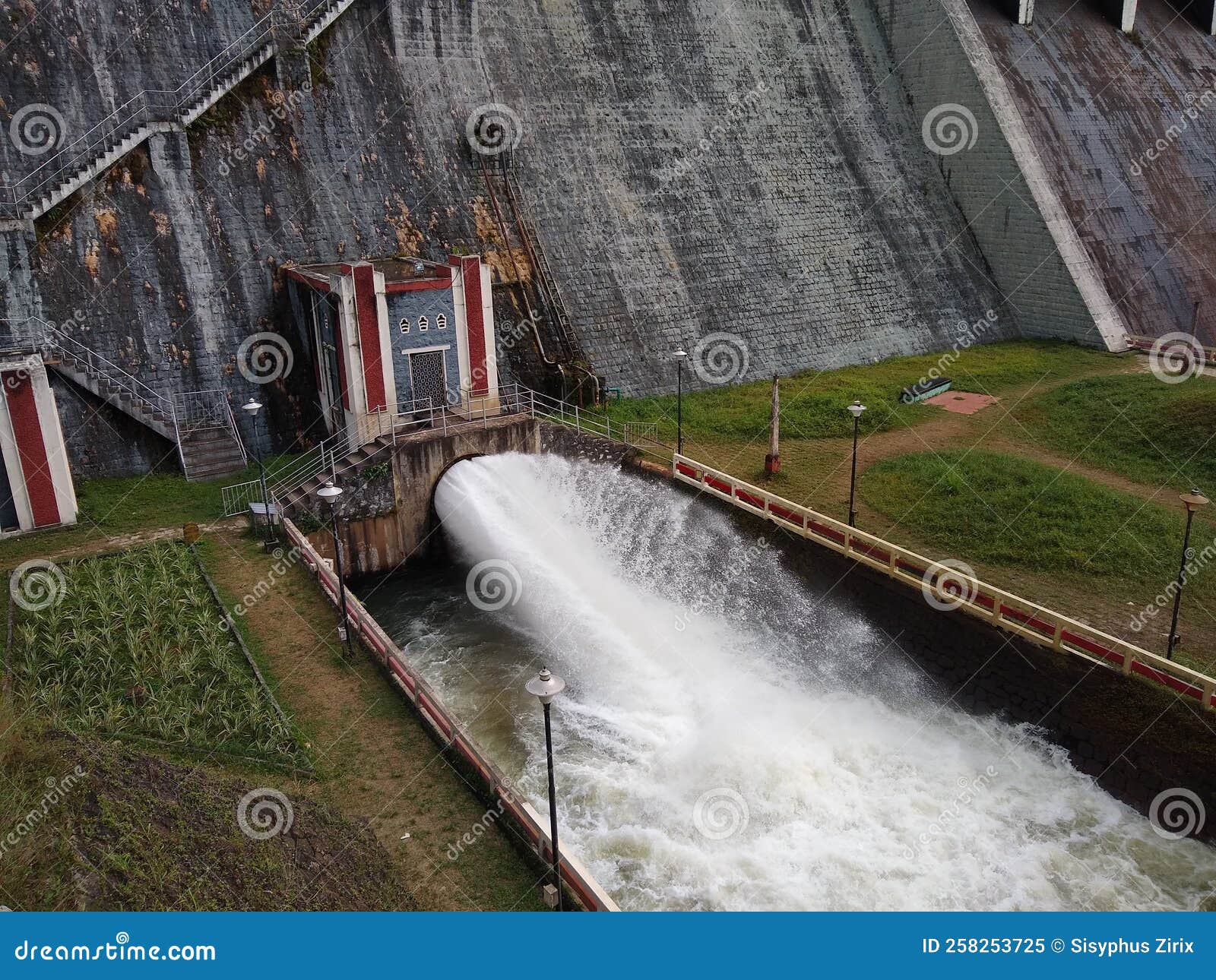 Neyyar Dam Shutter Gravity Dam in Thiruvananthapuram, Kerala Stock ...