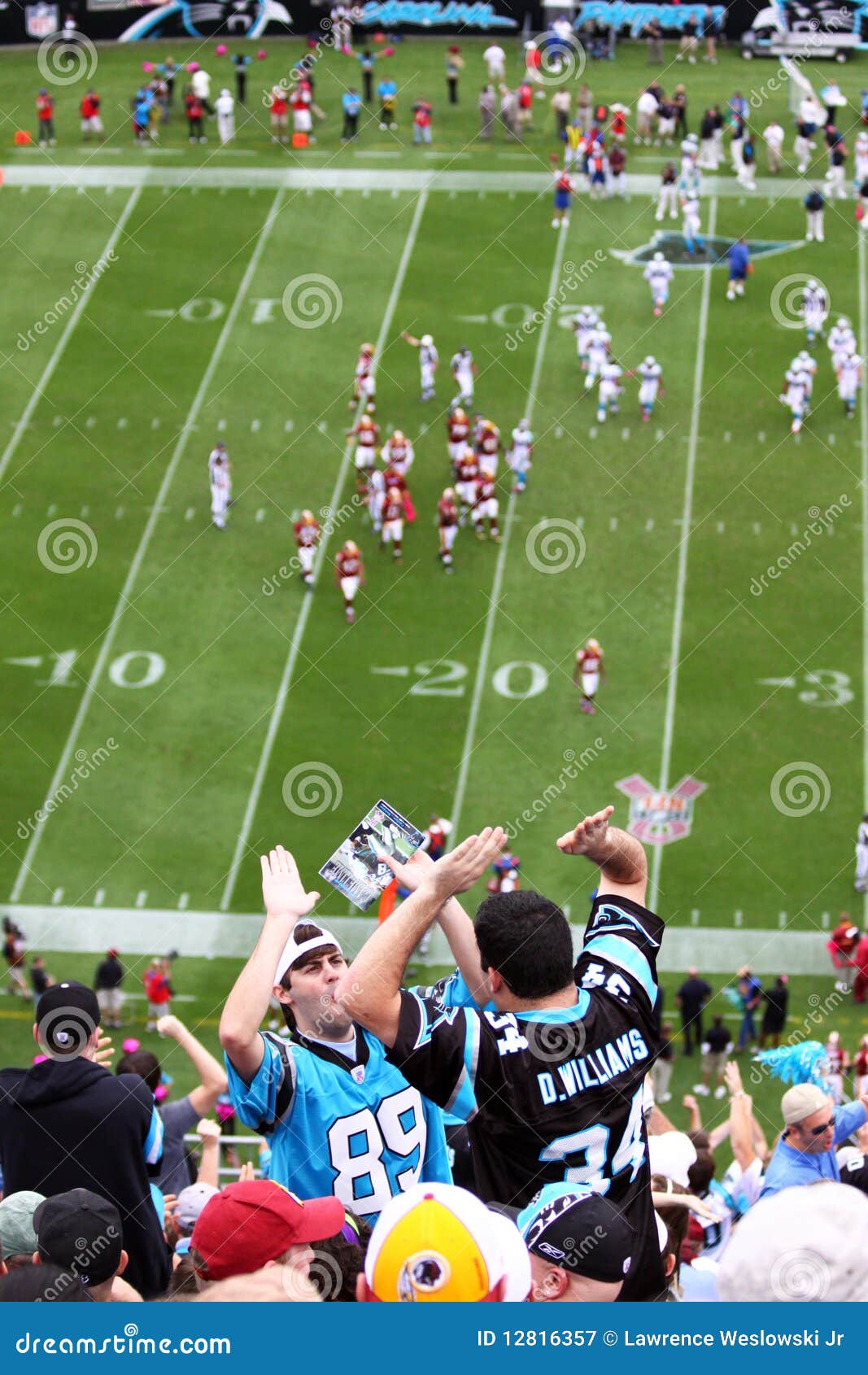 NFL - fans cheering! editorial photography. Image of back - 12816357