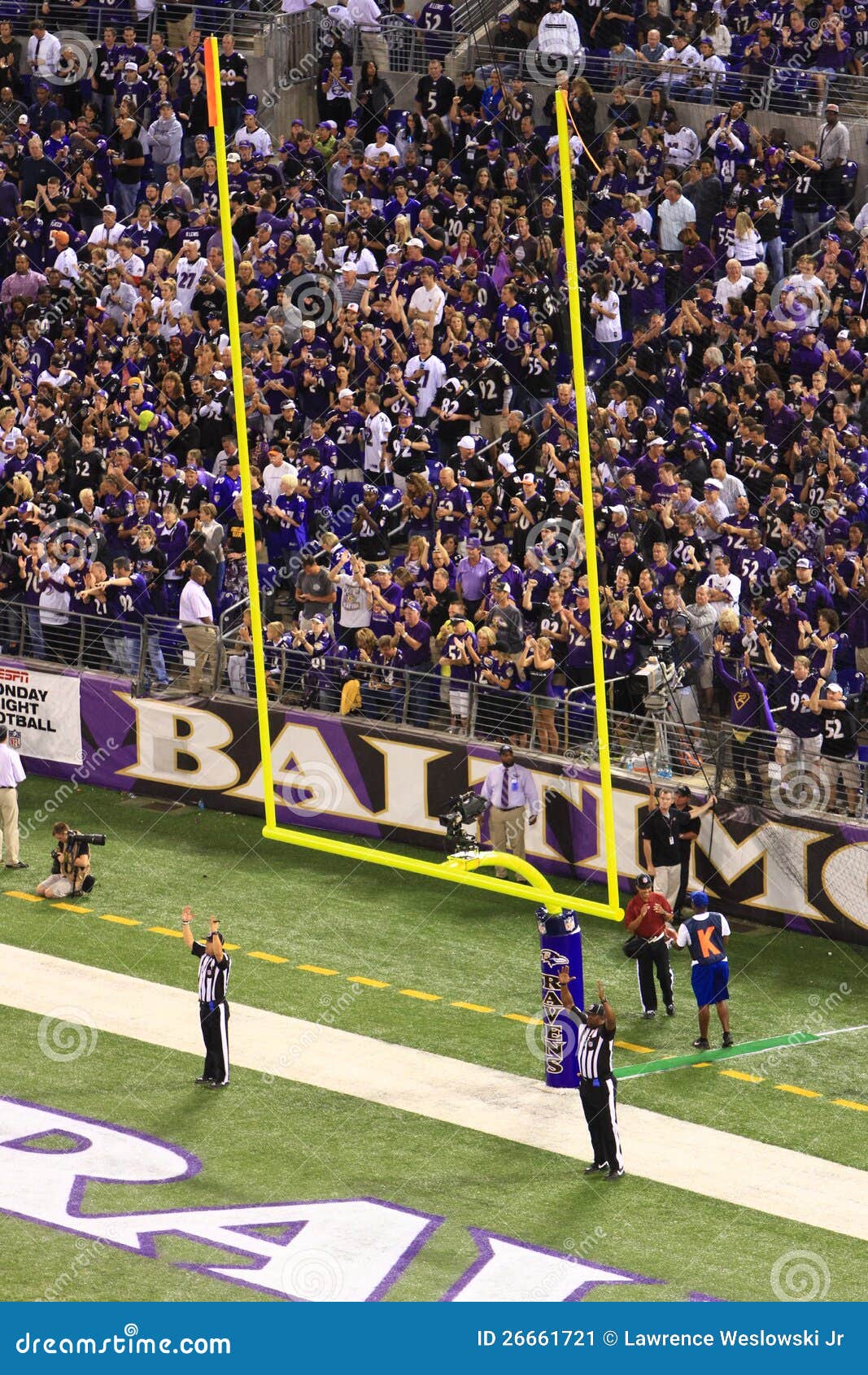 NFL Football - Its Good! editorial photo. Image of defense - 26661721