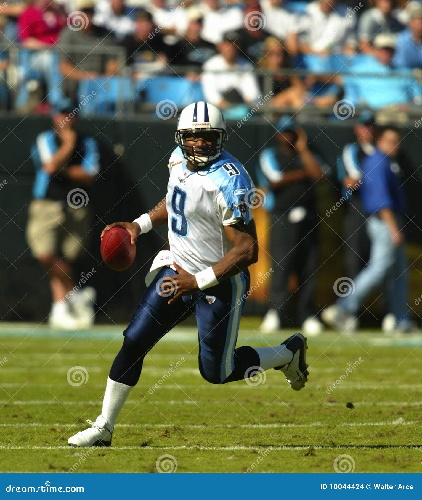 NFL Quarterback Steve McNair Editorial Stock Image - Image of victory ...