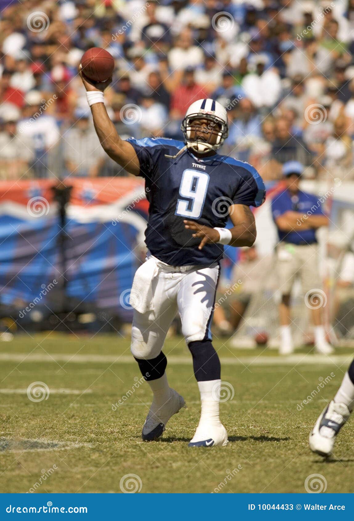 NFL Quarterback Steve McNair Editorial Stock Photo - Image of football ...