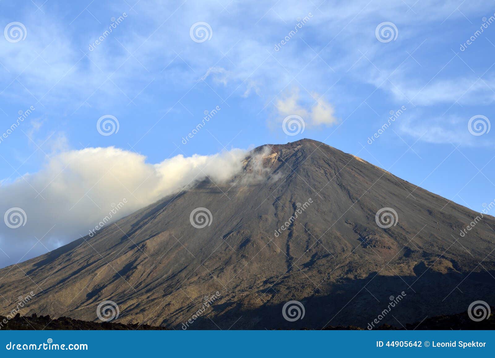 Ngauruhoe Vulkan, Neuseeland Stockfoto - Bild von szenisch, montierung ...