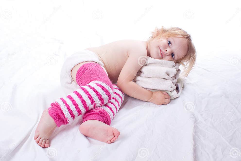 Niña con el daiper imagen de archivo. Imagen de bebé - 25987317